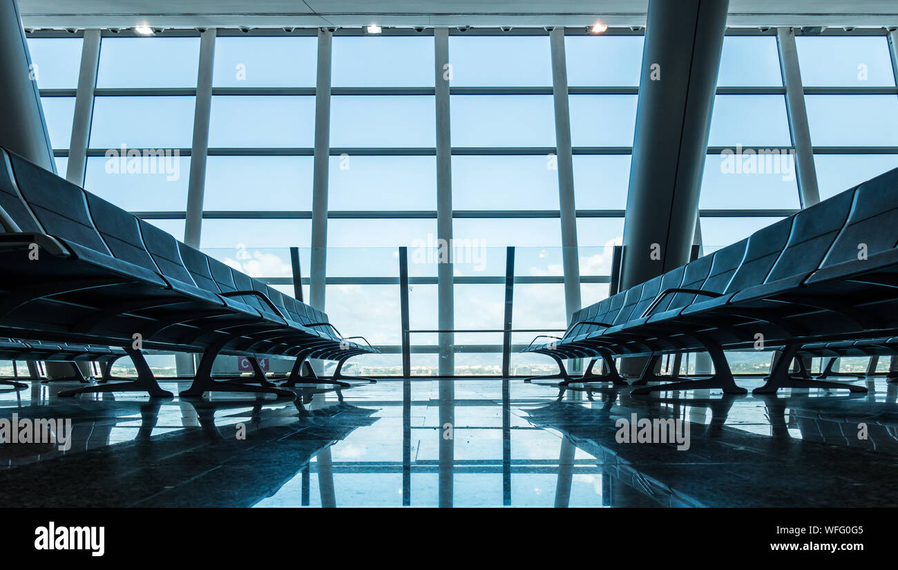 Airport departure area hi-res stock photography and images - Alamy