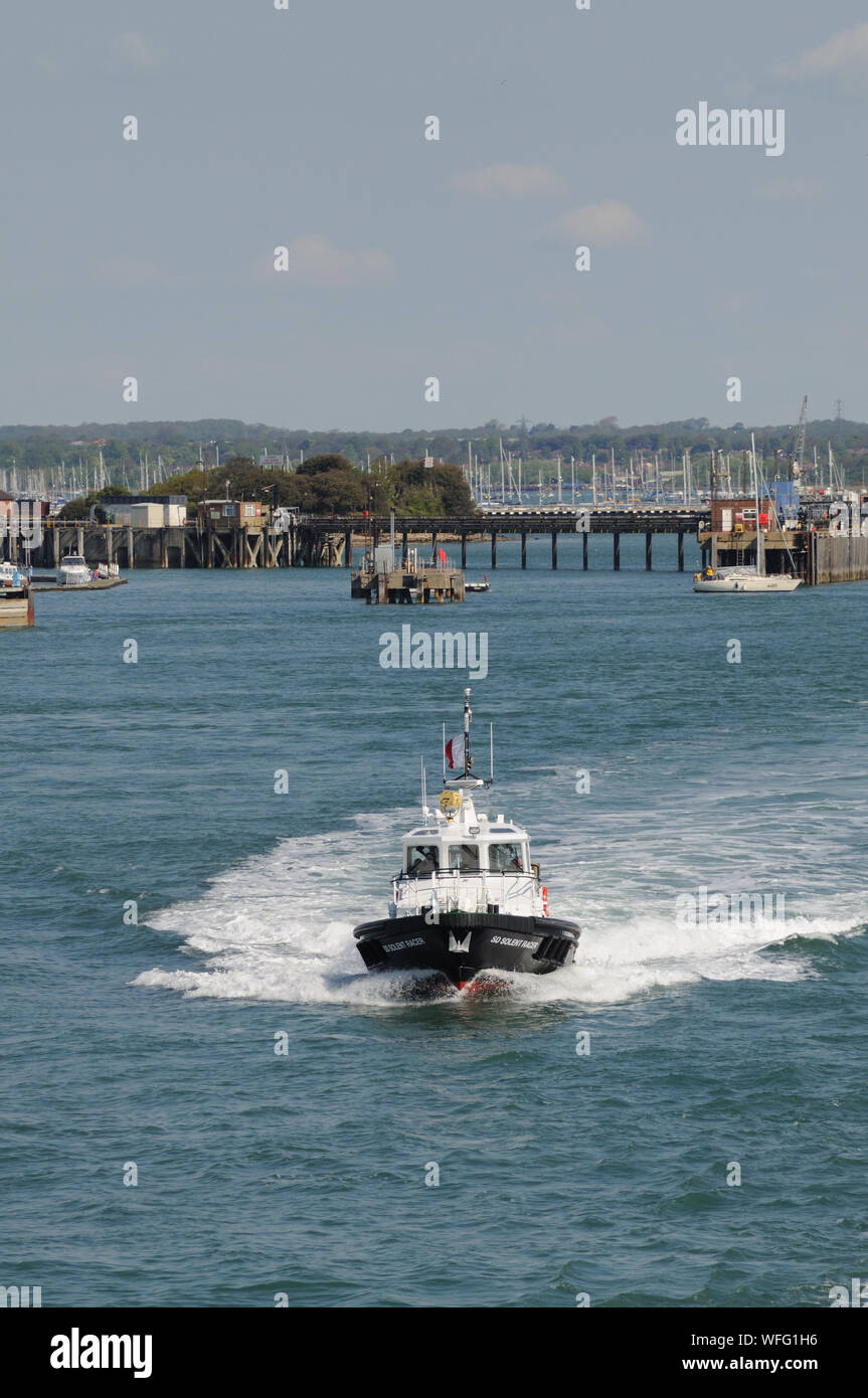 solent racer pilot boat Stock Photo - Alamy