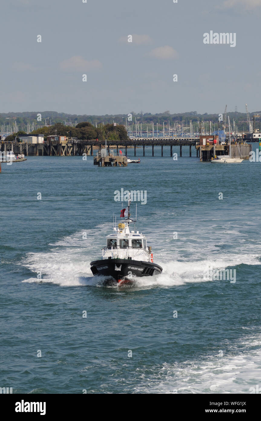 solent racer pilot boat Stock Photo - Alamy