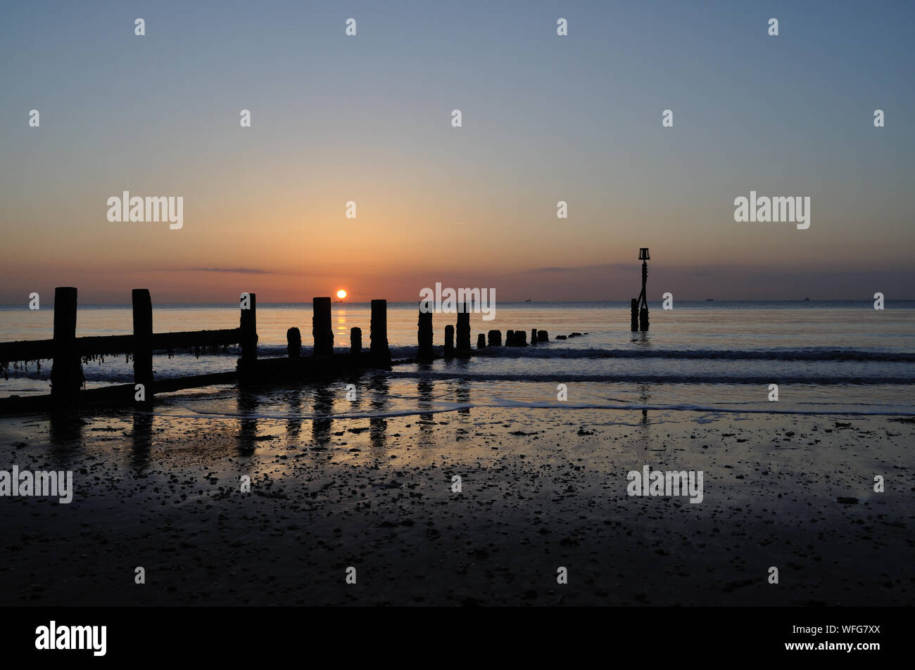 sunrise isle of wight Stock Photo - Alamy