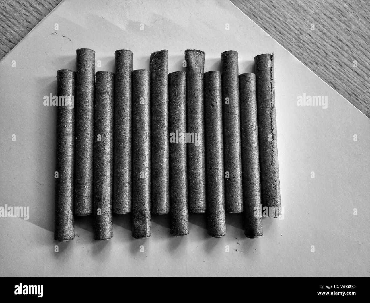 Cigar paper hi-res stock photography and images - Alamy
