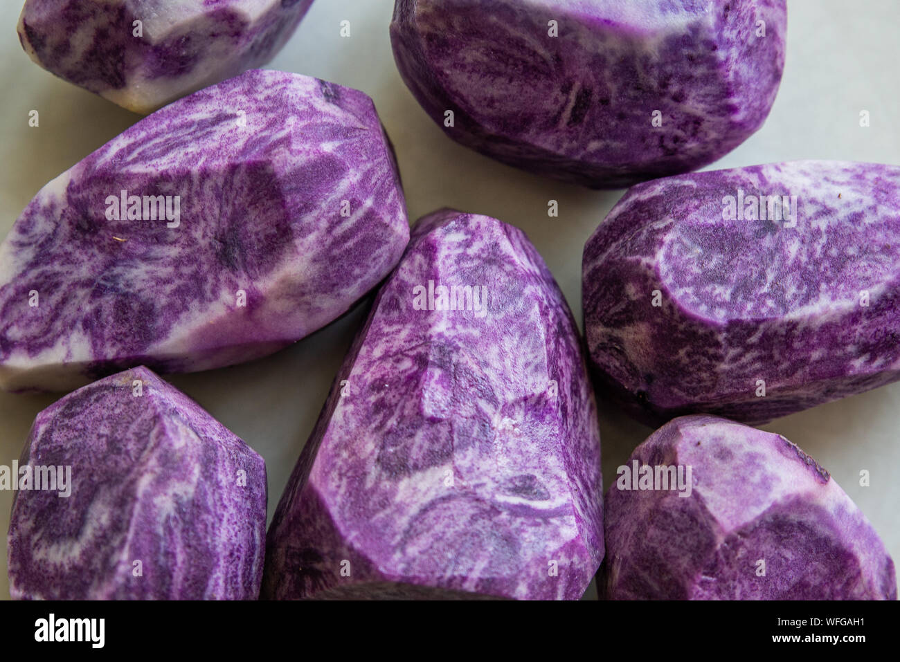 close up on Vitelotte blue-violet potato Stock Photo - Alamy