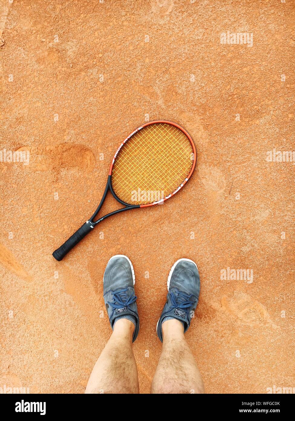 Man tennis racket hi-res stock photography and images - Alamy