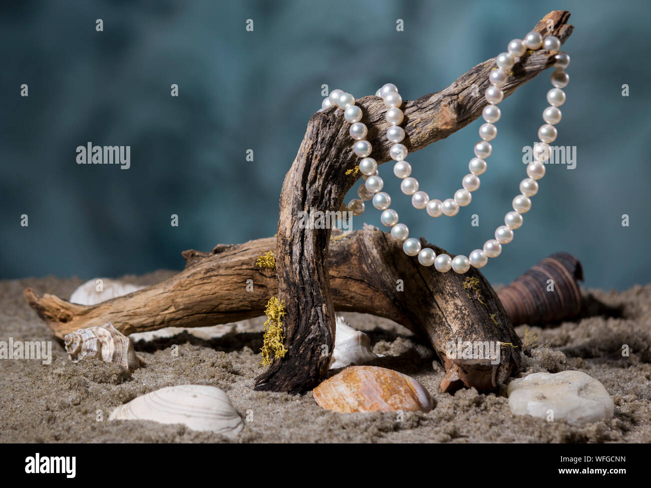 Pearl material hi-res stock photography and images - Alamy