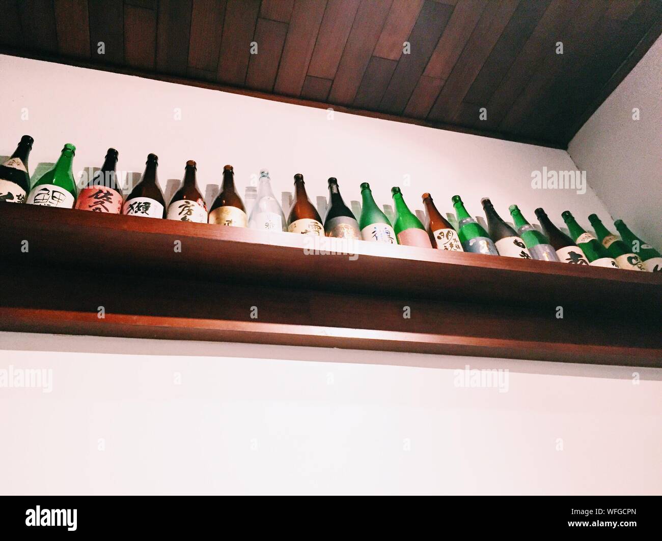 Side view of wine bottles hi-res stock photography and images - Alamy