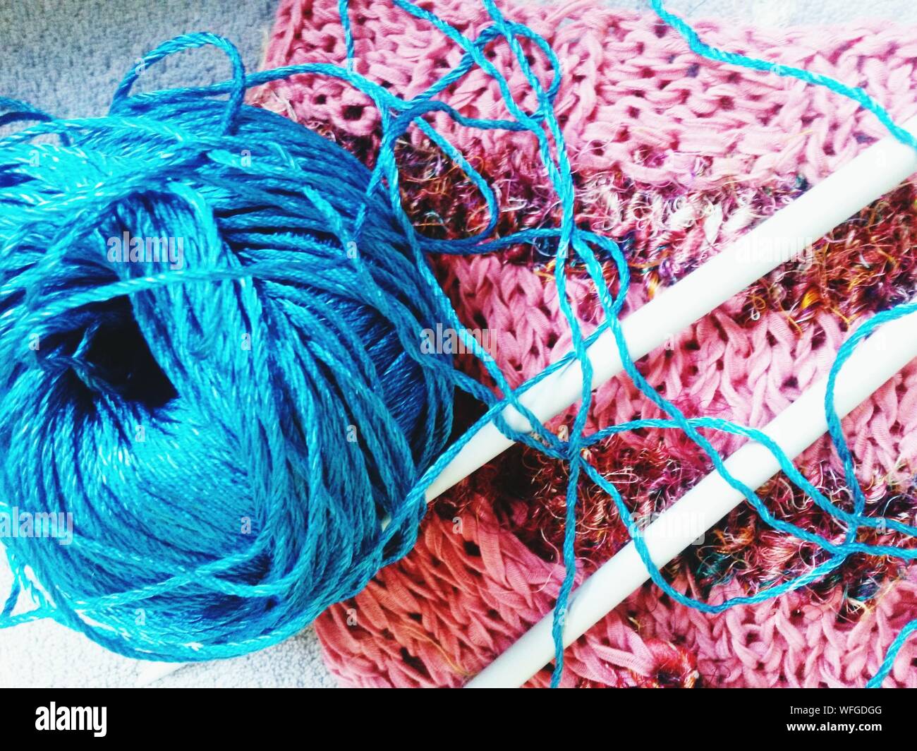 Ball of wool and needle hi-res stock photography and images - Alamy