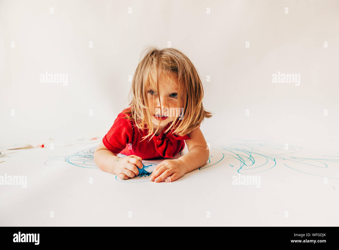 Children drawing floor hi-res stock photography and images - Alamy