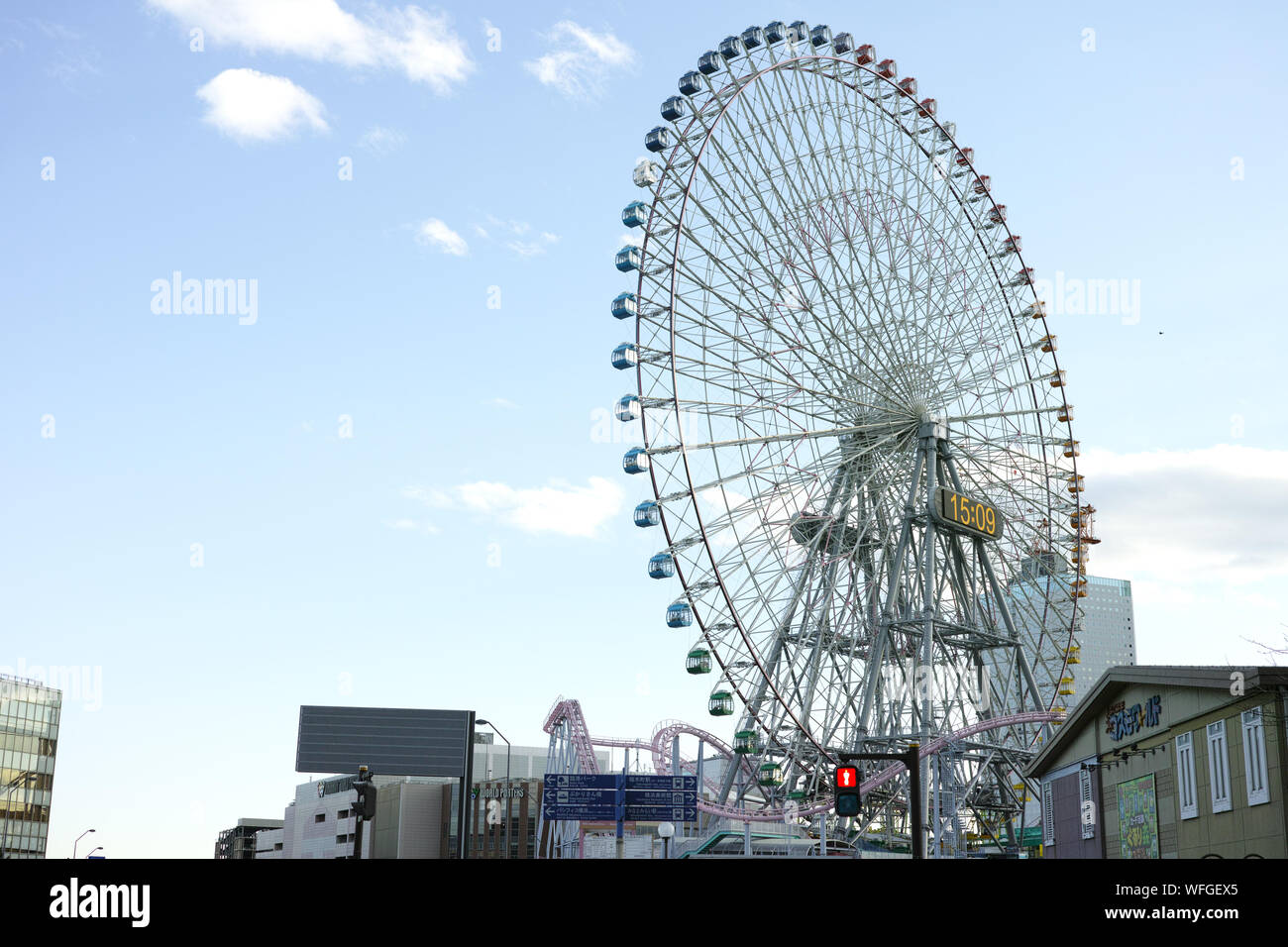 Yokohama, Japan - 02/1/2019: The Cosmo Clock 21 ferris wheel in ...