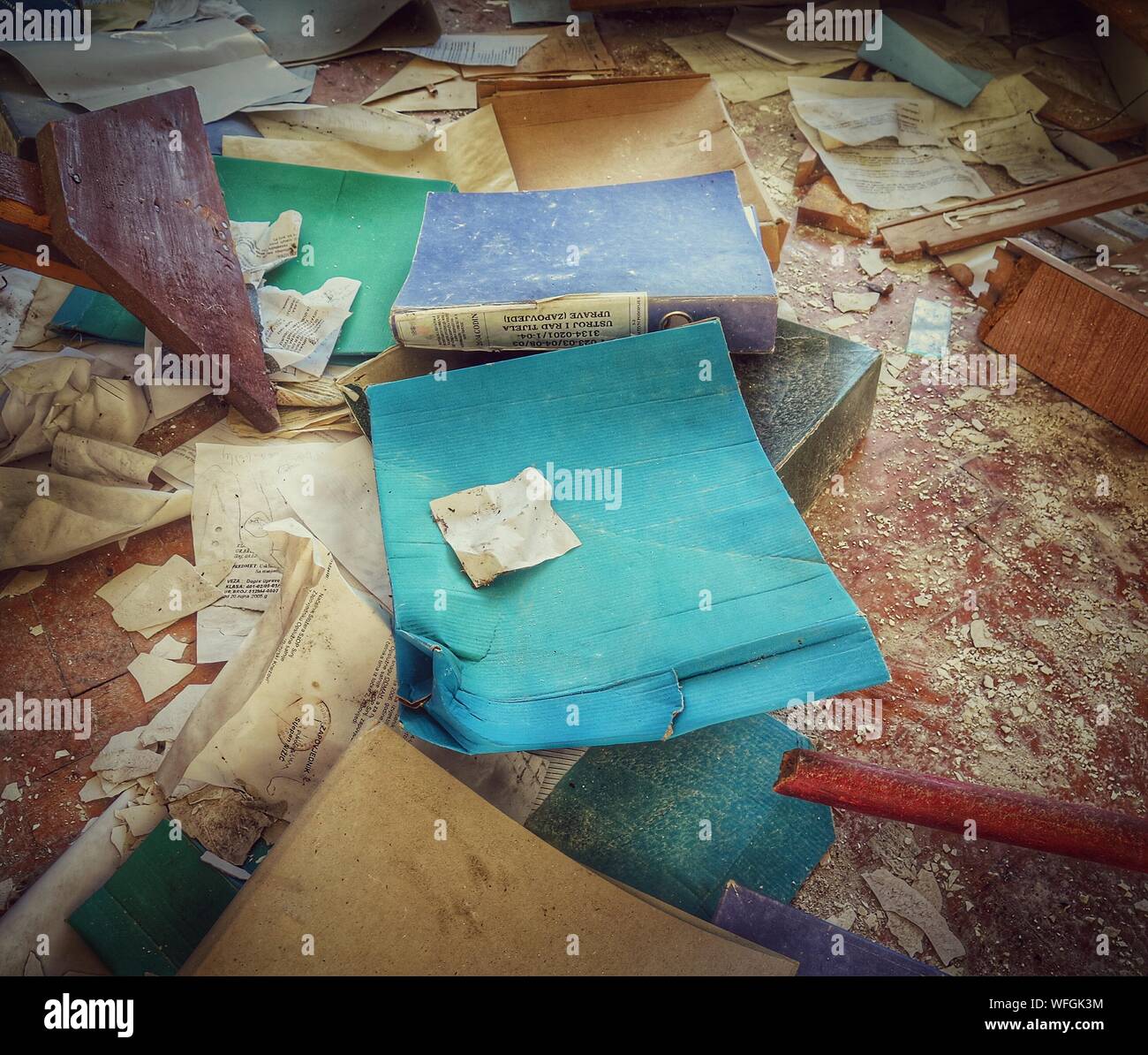 Floor books hi-res stock photography and images - Alamy