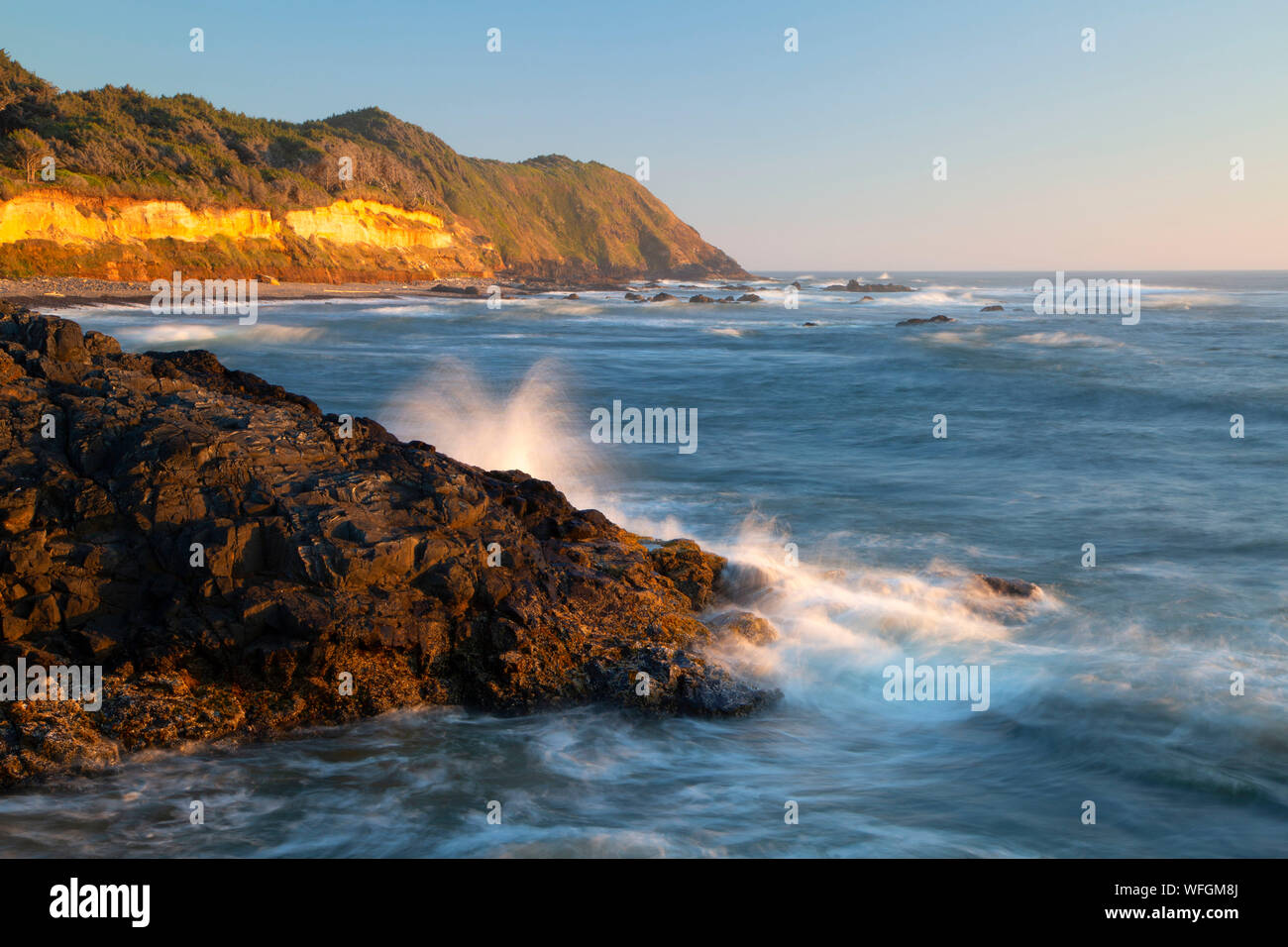 Surf at Strawberry Hill, Neptune State Park, Oregon Stock Photo - Alamy