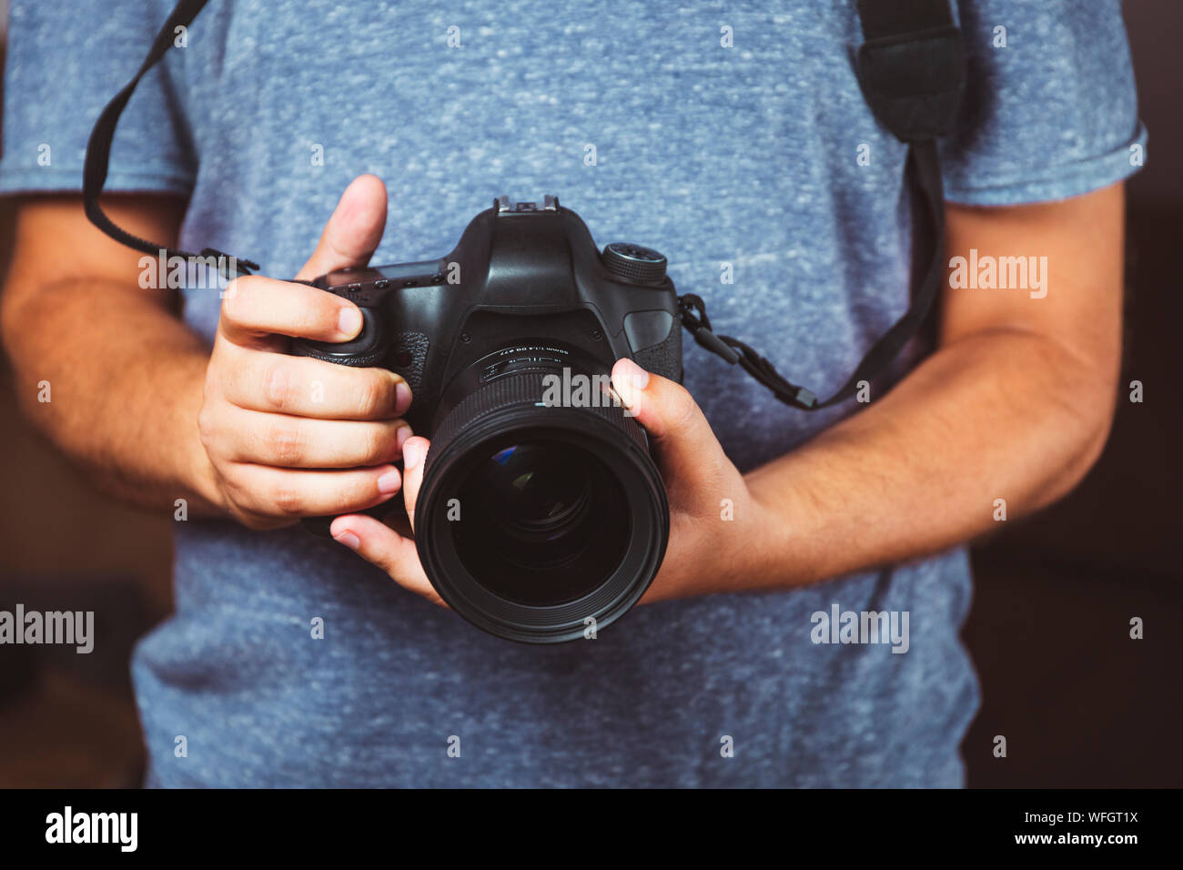 Close up of man hands holding DSLR Camera - Man photograph with camera ...