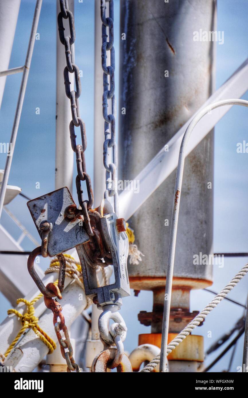 Chain mast hi-res stock photography and images - Alamy