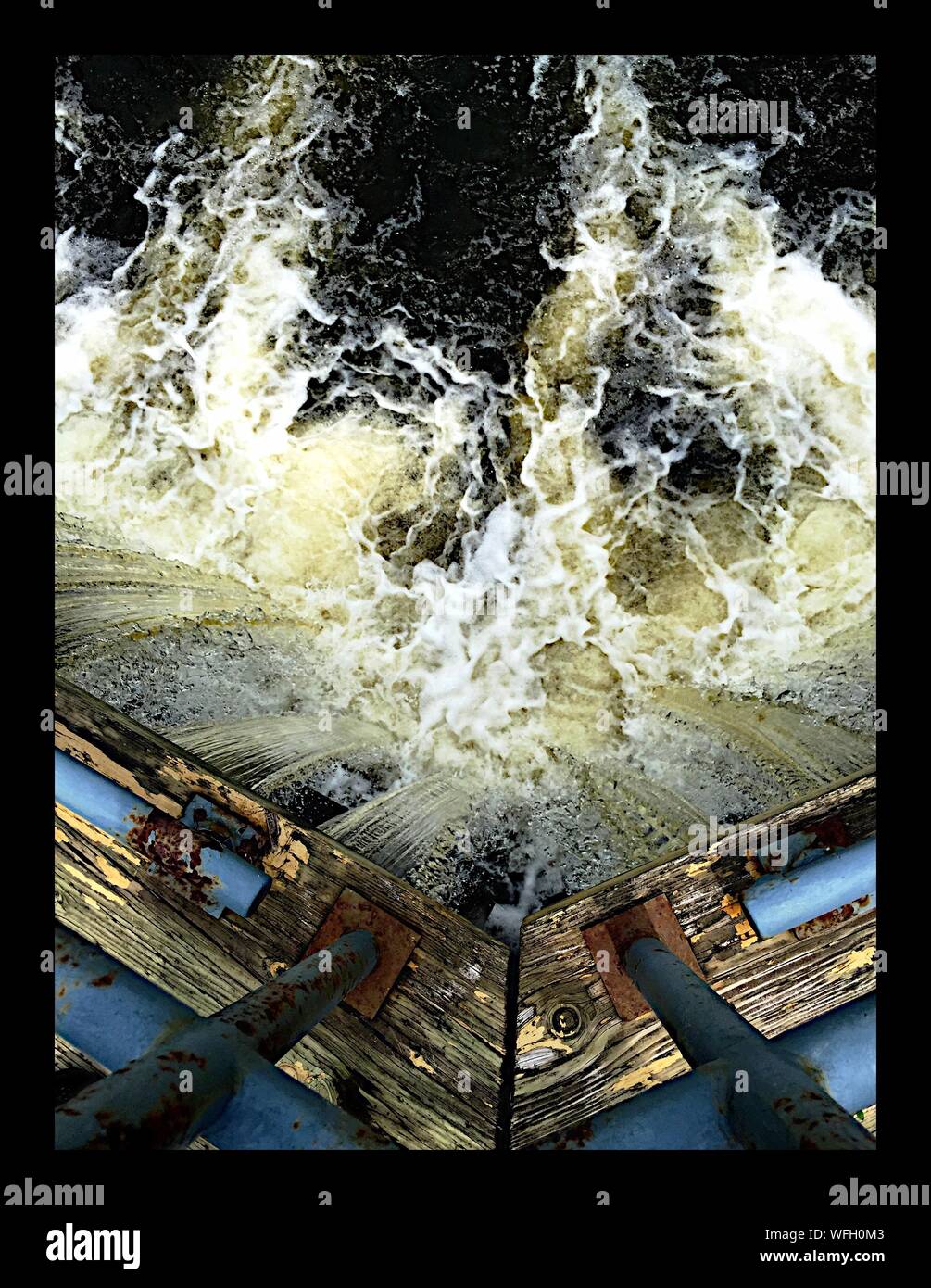 Canal falling water hi-res stock photography and images - Alamy