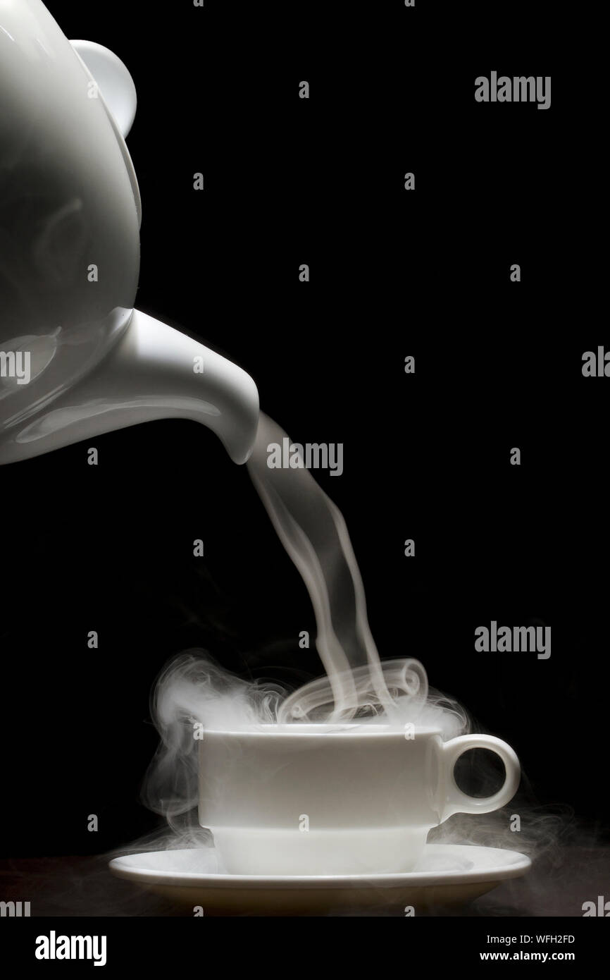 Steam being poured out of a teapot into a teacup Stock Photo - Alamy