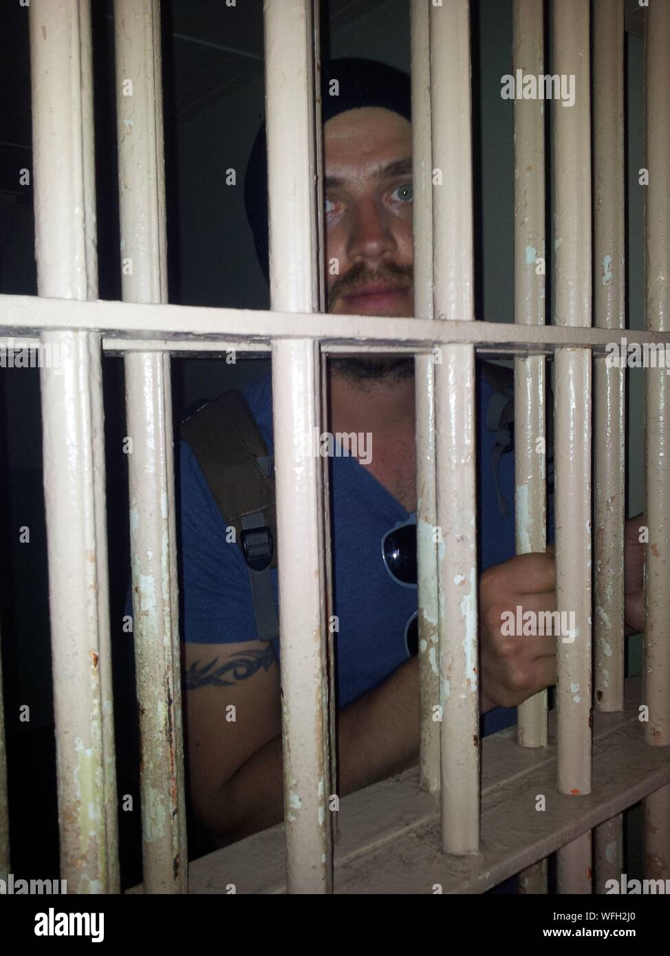 Man looking through prison cell bars hi-res stock photography and ...