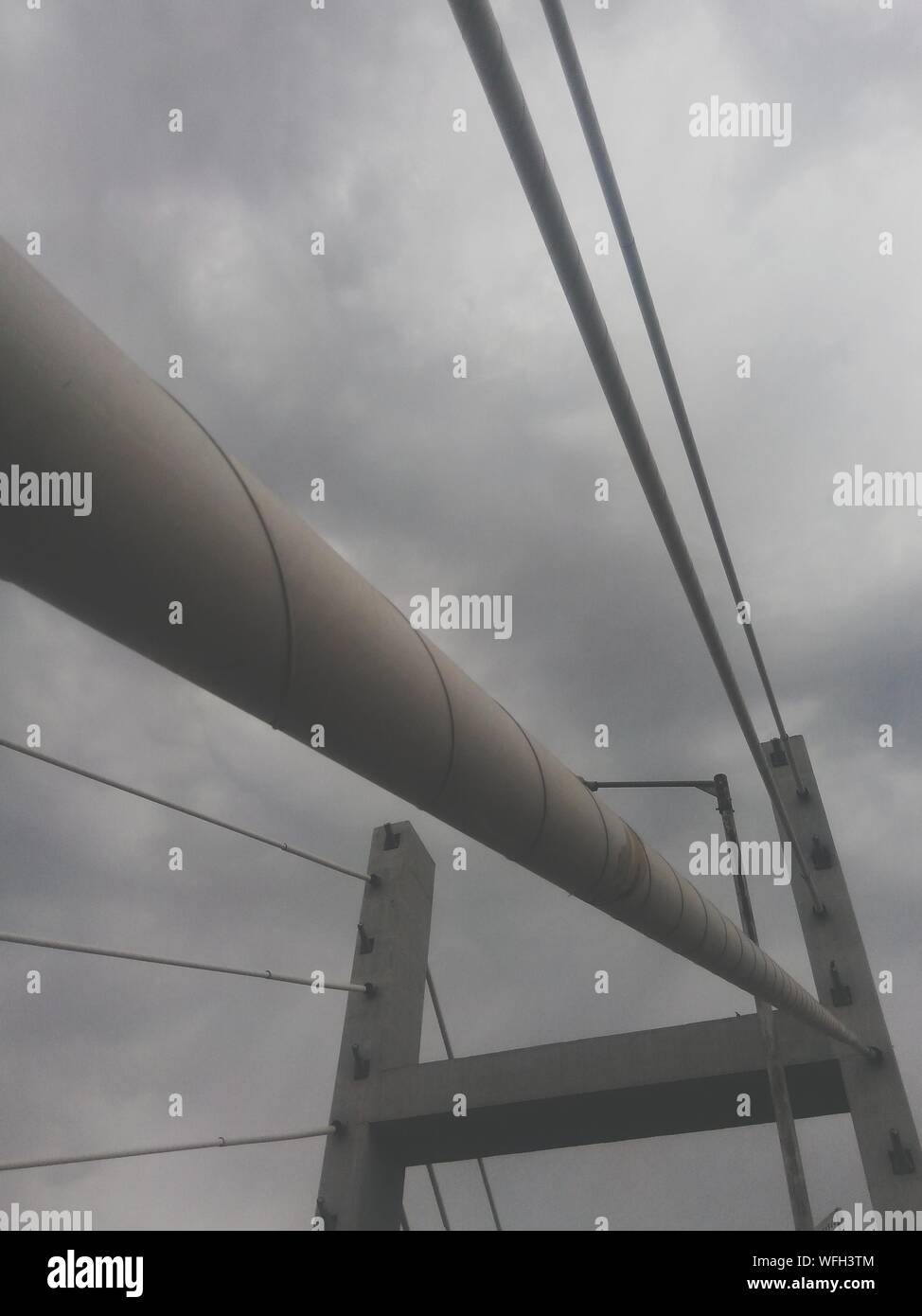 Bridge cables close up hi-res stock photography and images - Alamy