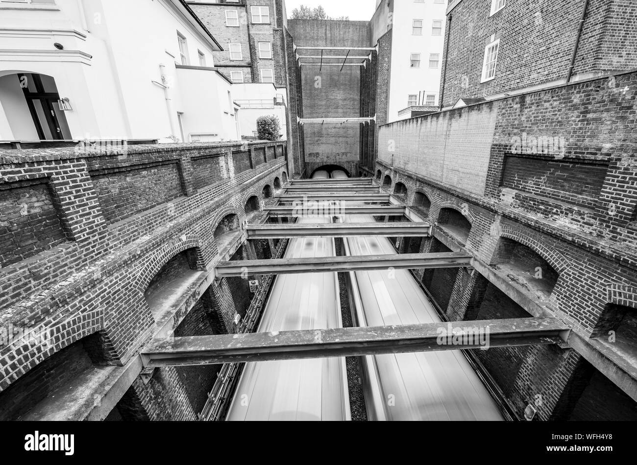 Fake Houses over the District & Circle Tube lines, Leinster Gardens ...