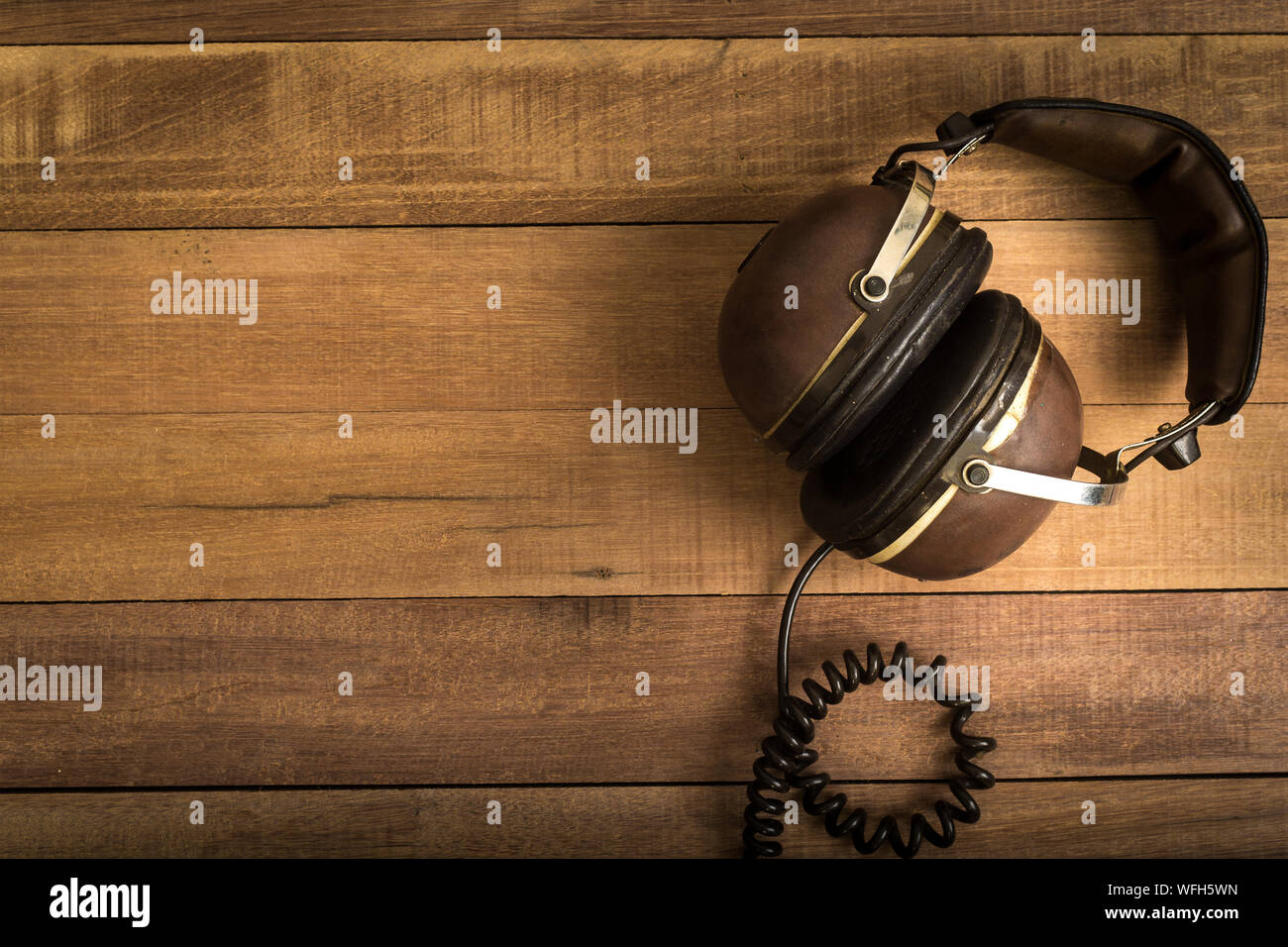 Old headphones hi-res stock photography and images - Alamy