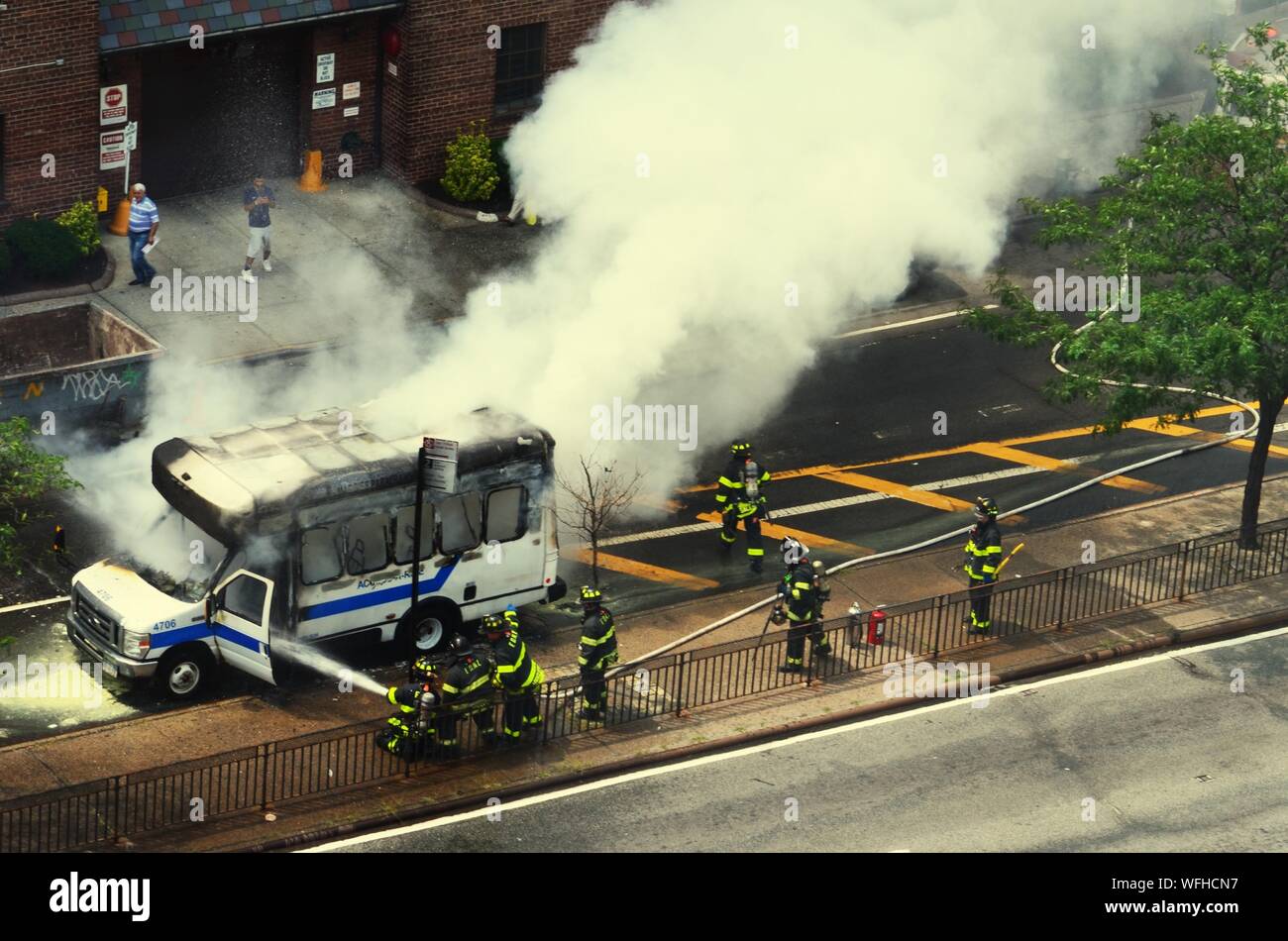Van fire hi-res stock photography and images - Alamy