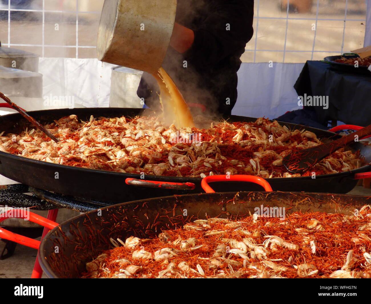Paella chef hi-res stock photography and images - Alamy
