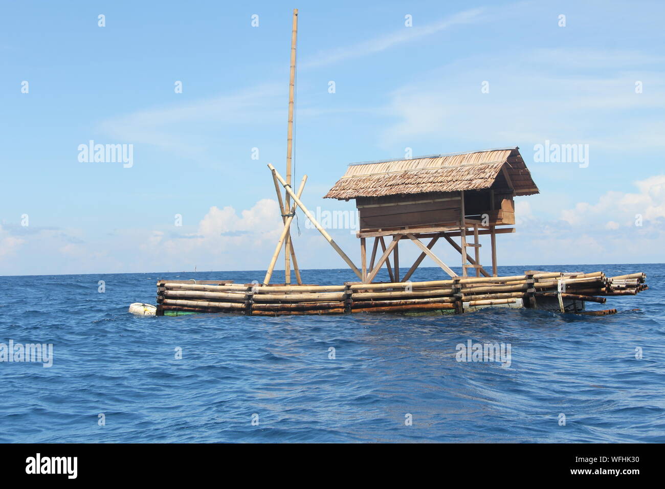 Raft house hi-res stock photography and images - Alamy