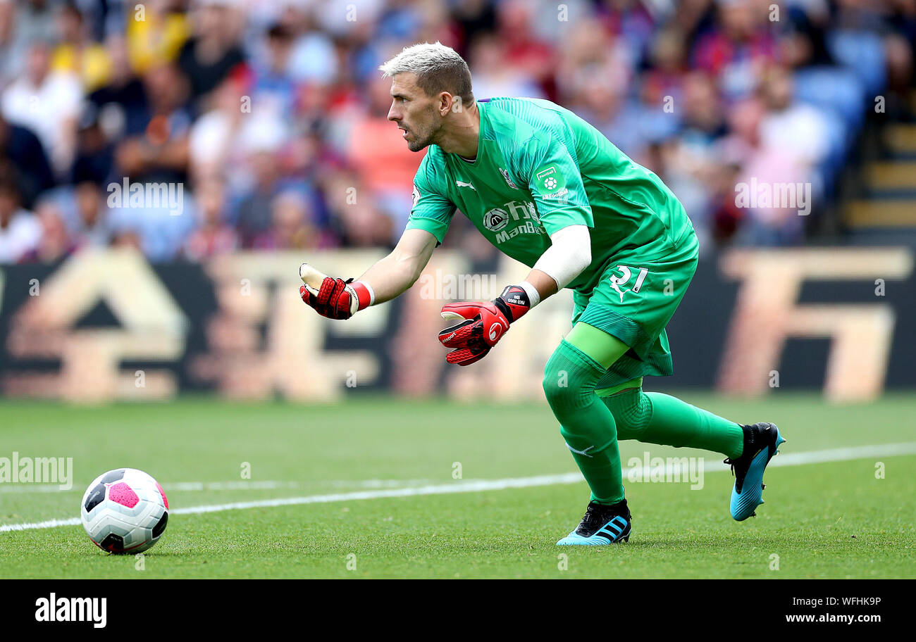 Crystal Palace goalkeeper Vicente Guaita in action during the Premier ...