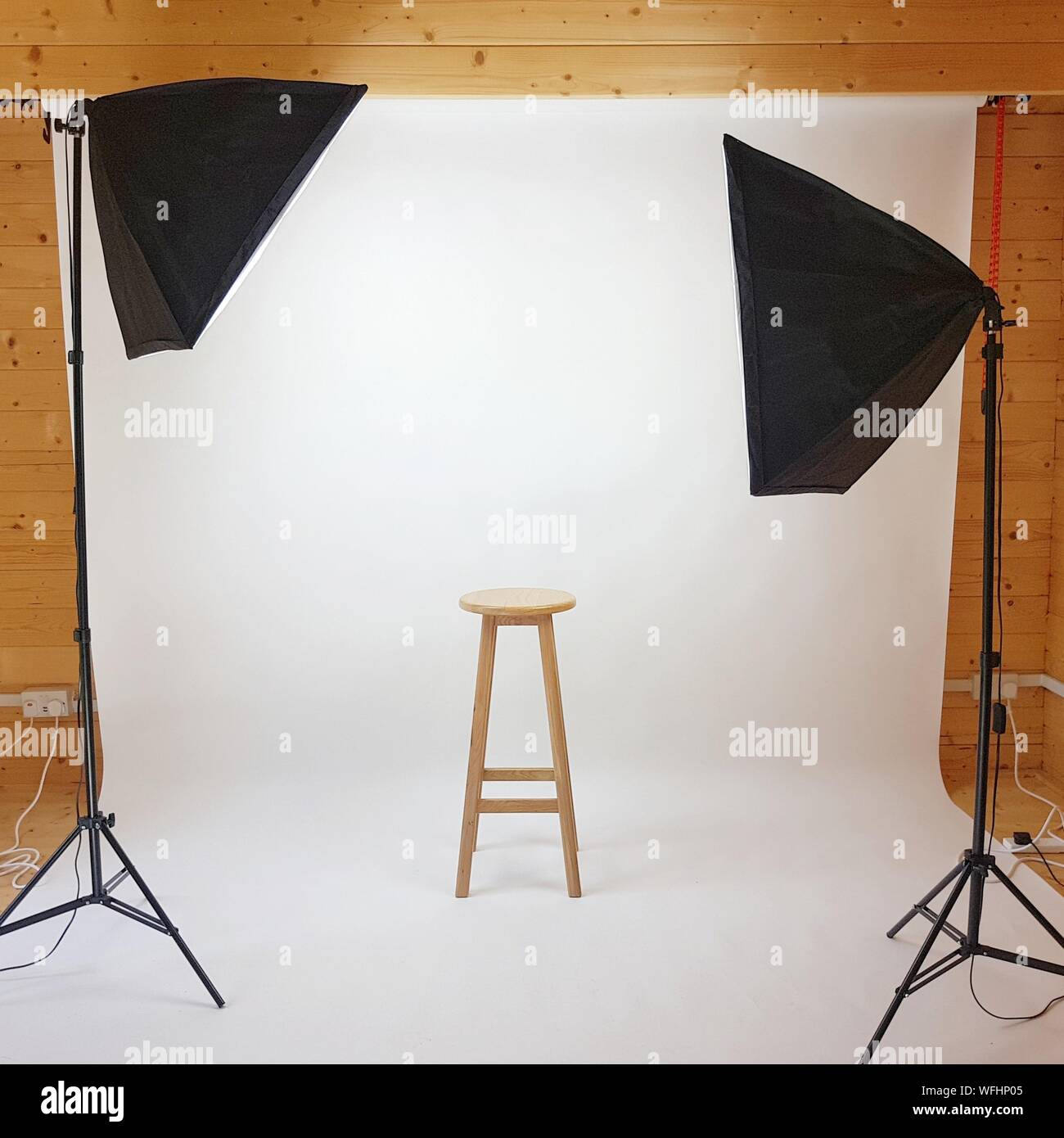 Studio lighting backdrop hi-res stock photography and images - Alamy