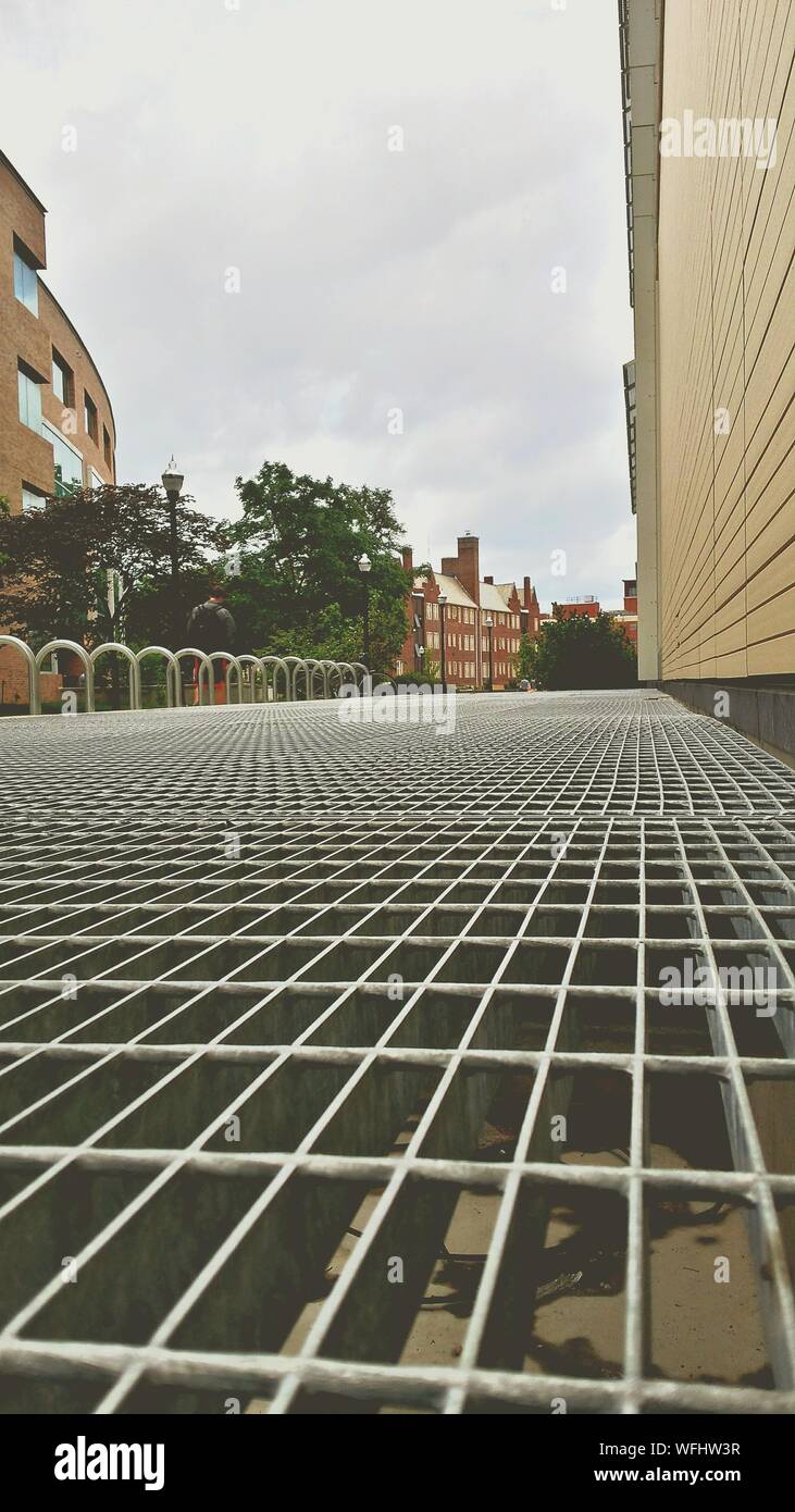 Building grate hi-res stock photography and images - Alamy