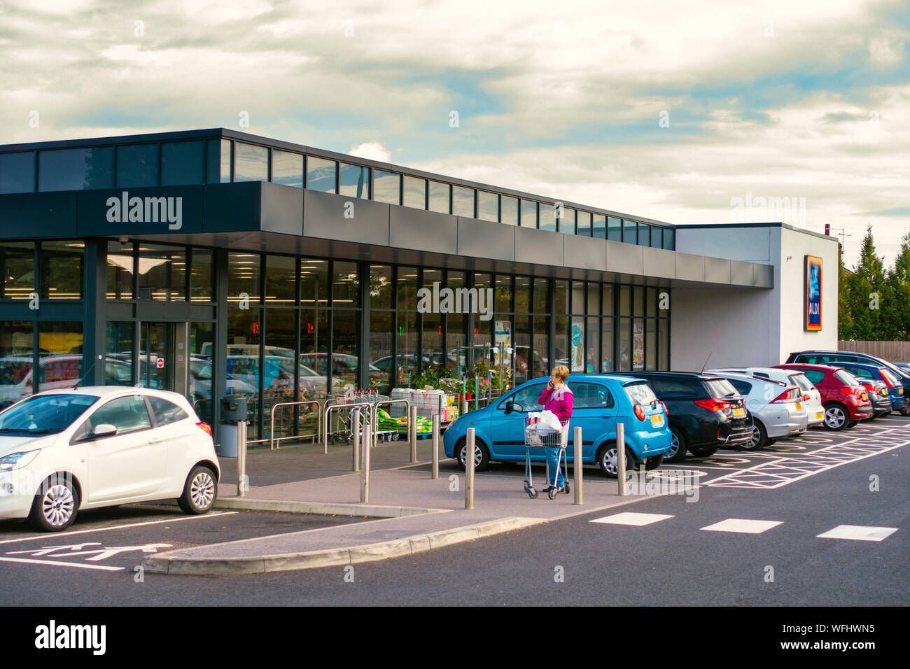 Aldi supermarket exterior Stock Photo - Alamy