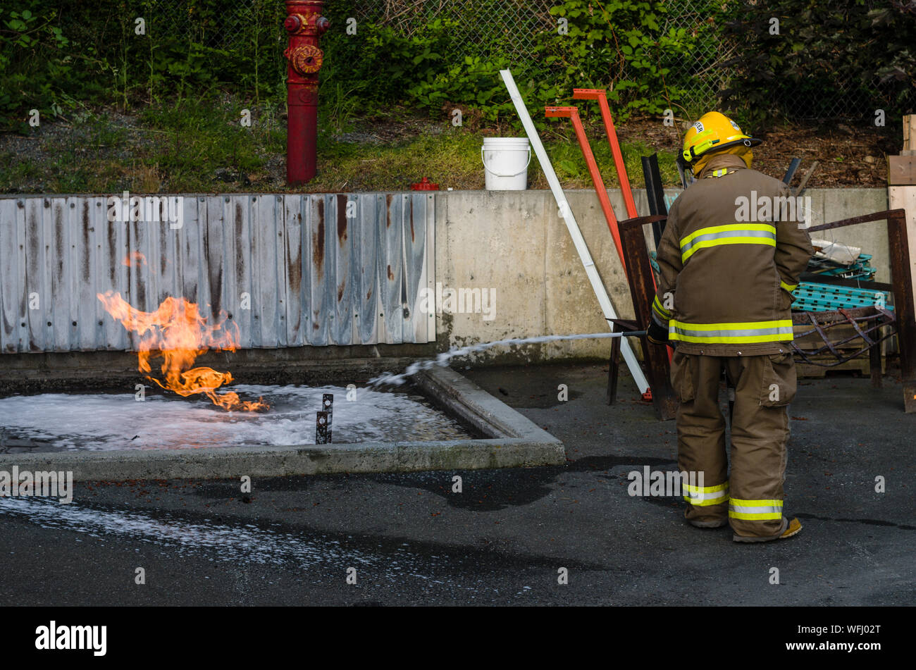 Extinguishing spray hi-res stock photography and images - Alamy