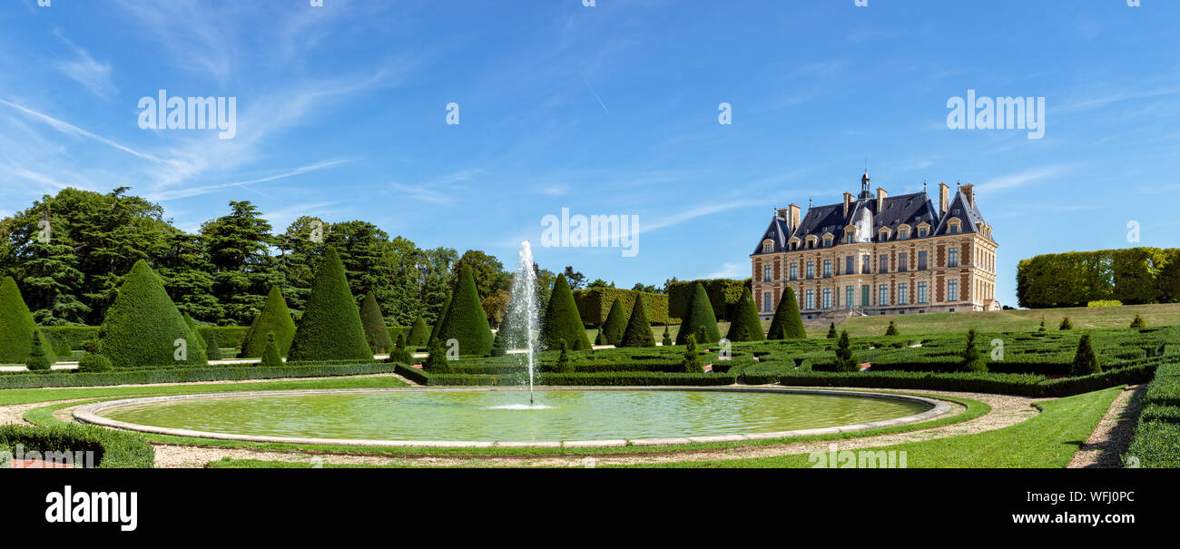 Chateau and parc de Sceaux in summer - Hauts-de-Seine, France Stock ...