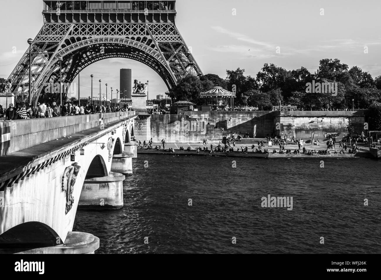 Eiffel tower bridge hi-res stock photography and images - Alamy