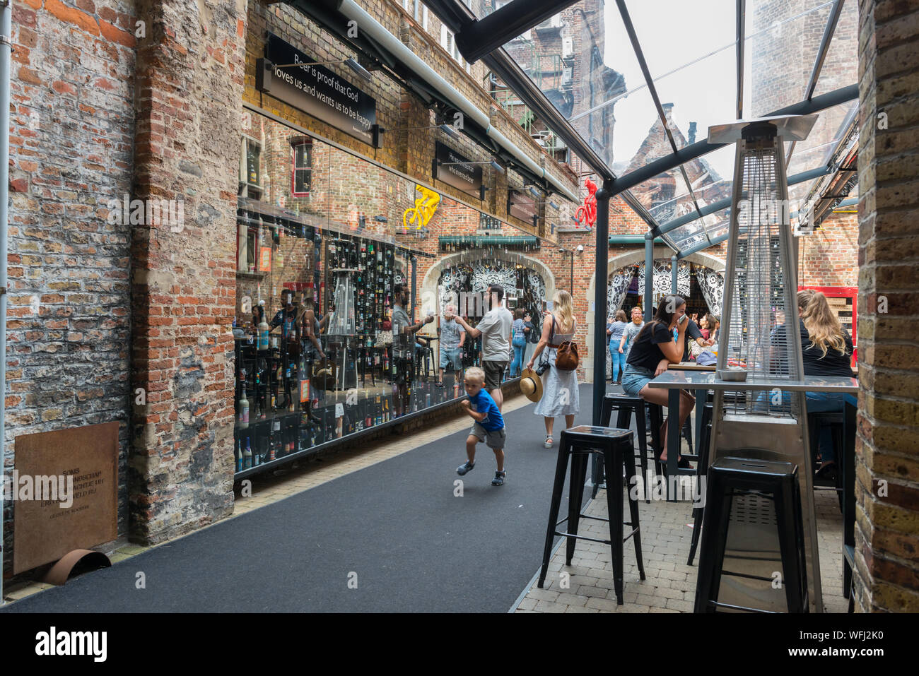 Beer wall hi-res stock photography and images - Alamy