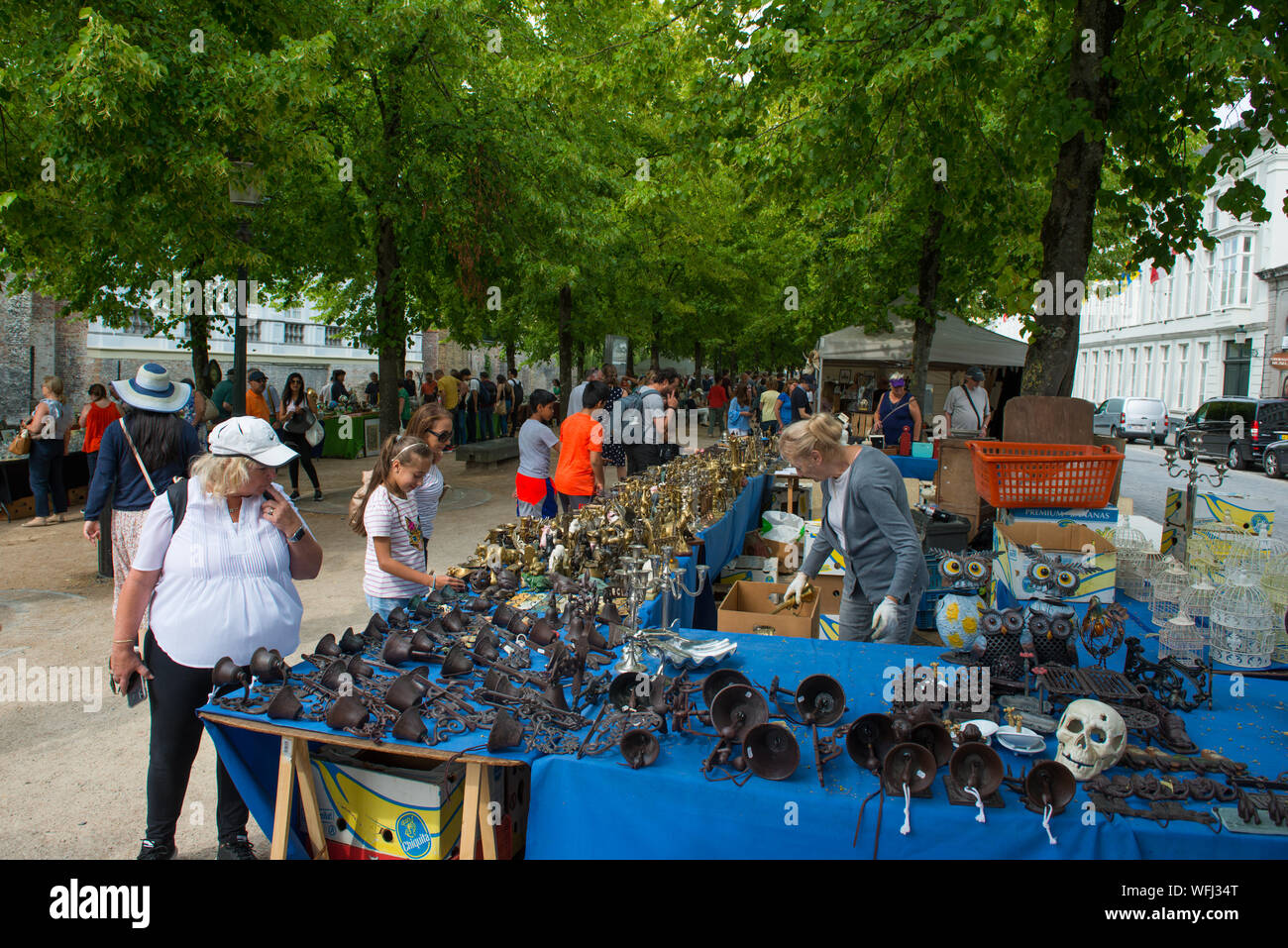 Market stand with miscellaneous items Stock Photo - Alamy