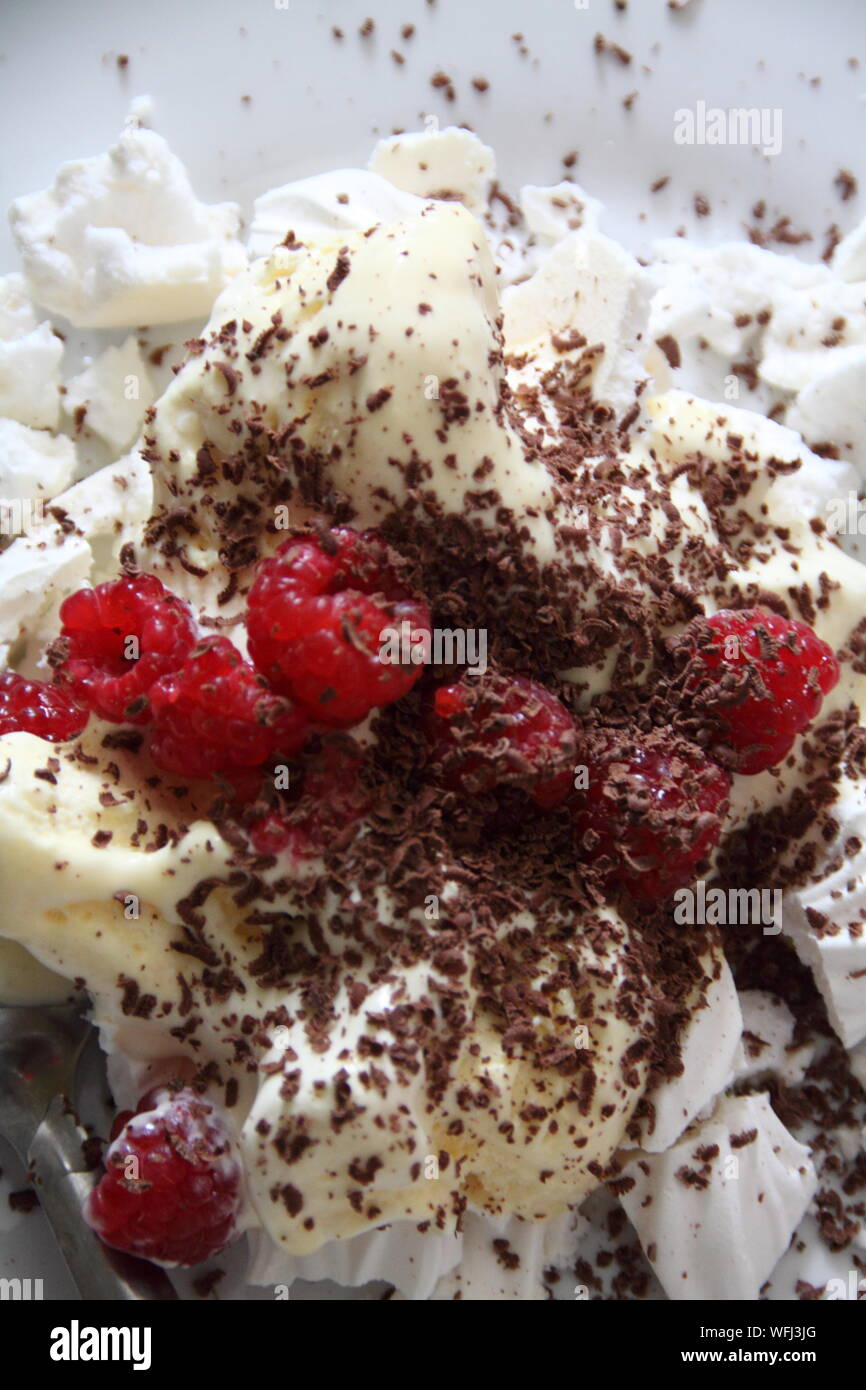 Eton mess with raspberries hi-res stock photography and images - Alamy