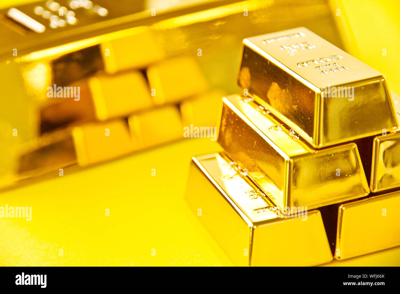 Gold ingots hi-res stock photography and images - Alamy