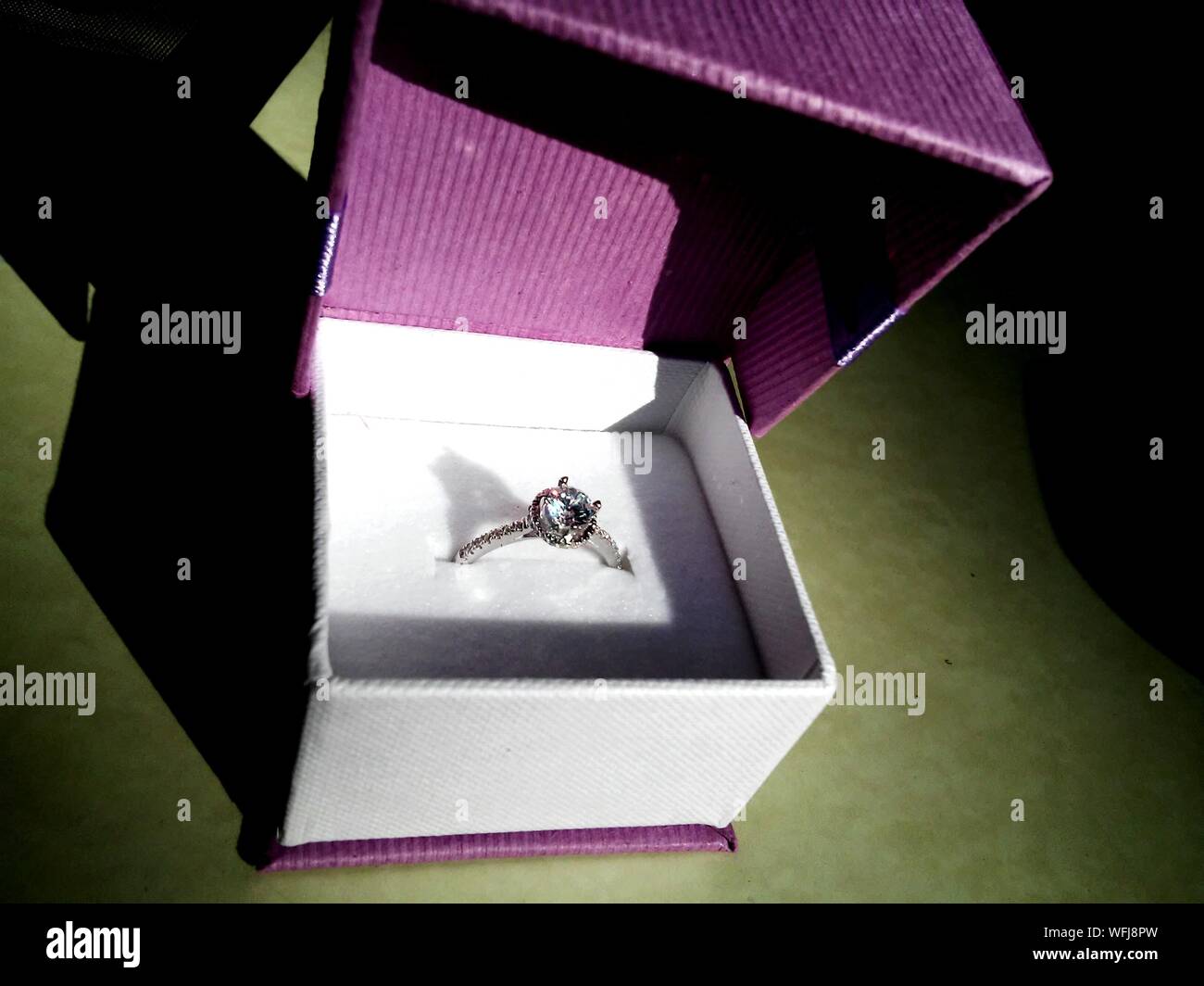 Engagement ring box hi-res stock photography and images - Alamy