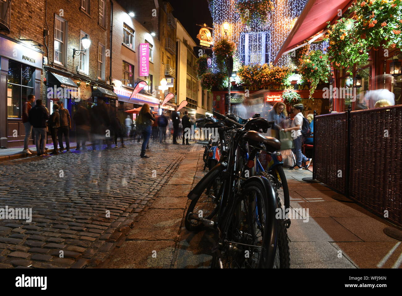 Temple Bar Dublin Night High Resolution Stock Photography and Images ...