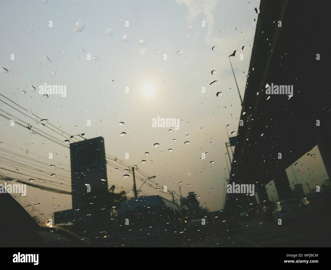 Rain from inside car hi-res stock photography and images - Alamy