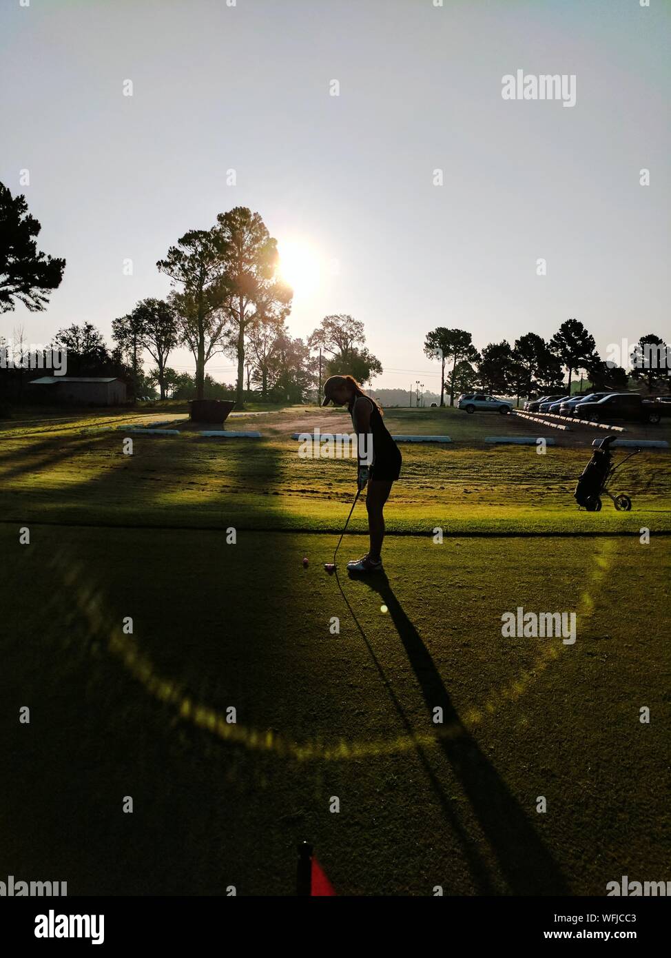 Side view woman playing golf hi-res stock photography and images - Alamy