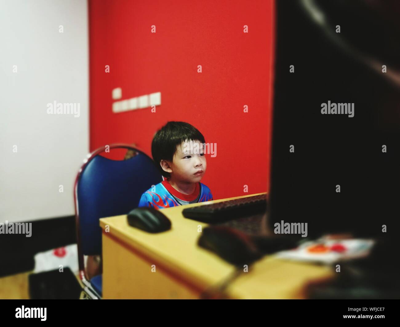 Asian boy computer hi-res stock photography and images - Alamy