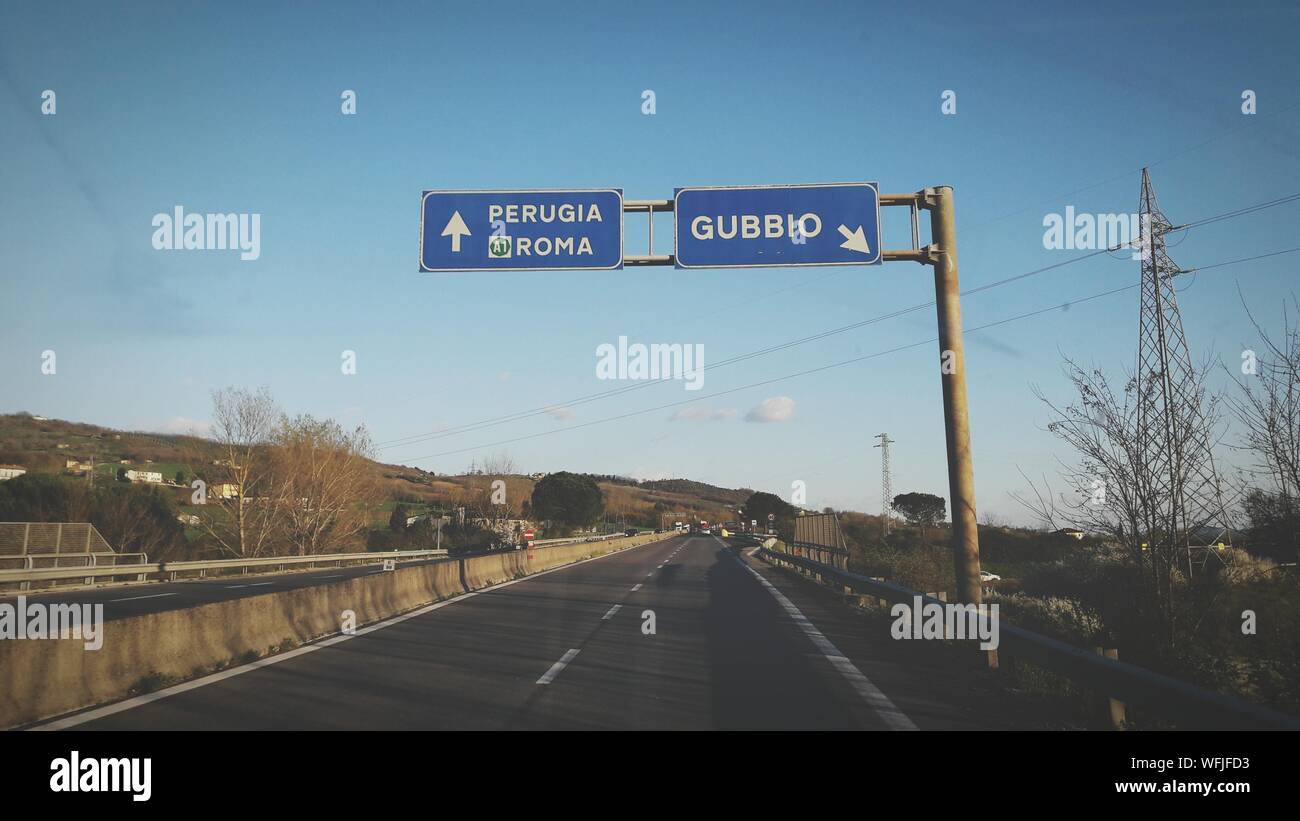 Road sign directional sign sign direction hi-res stock photography and ...