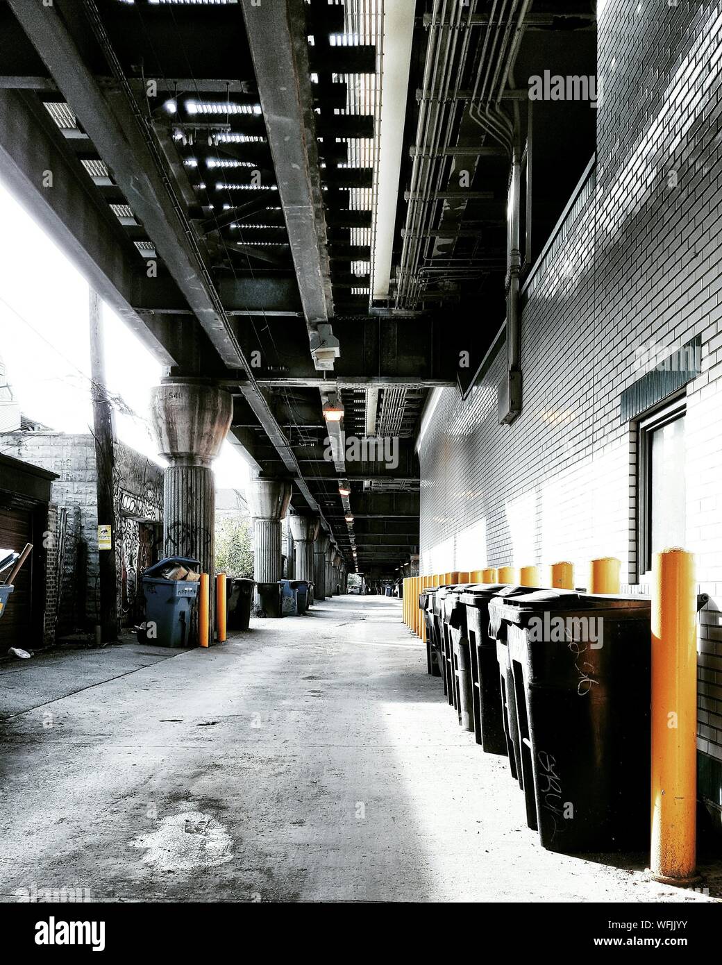 Bin bridge hi-res stock photography and images - Alamy