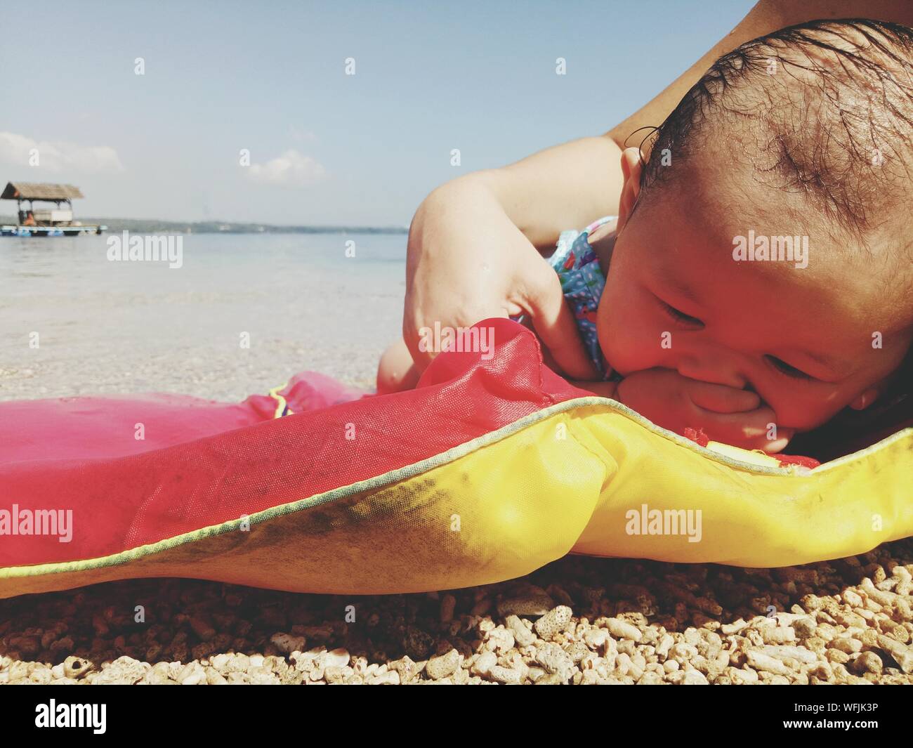 Pool raft hi-res stock photography and images - Alamy