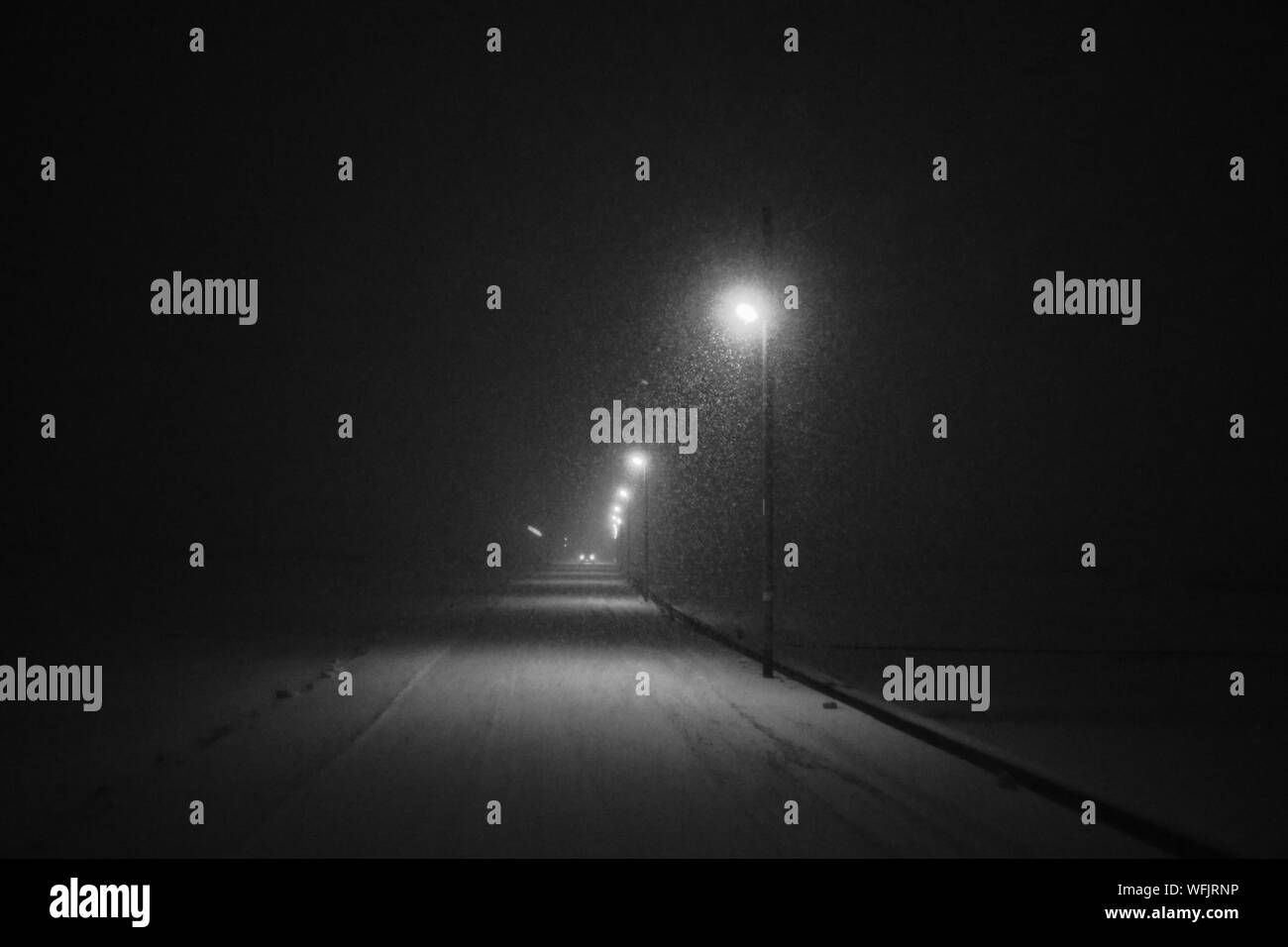 Snowy street at night hi-res stock photography and images - Alamy