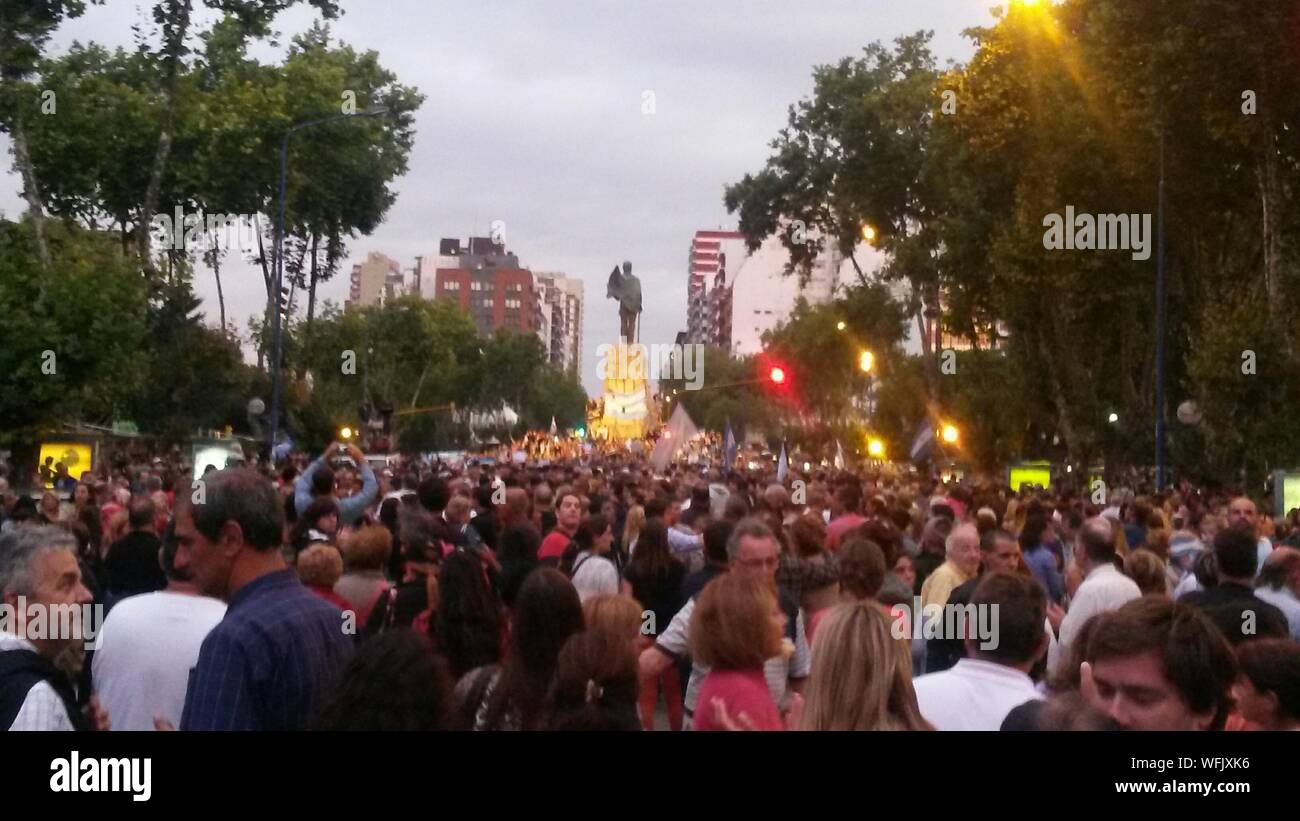 Huge crowd people hi-res stock photography and images - Alamy