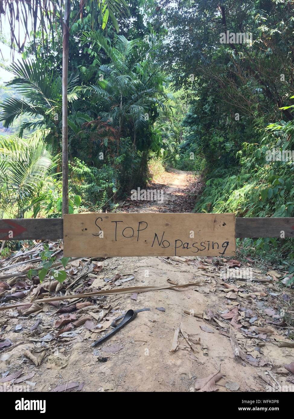 Over the road sign hi-res stock photography and images - Alamy