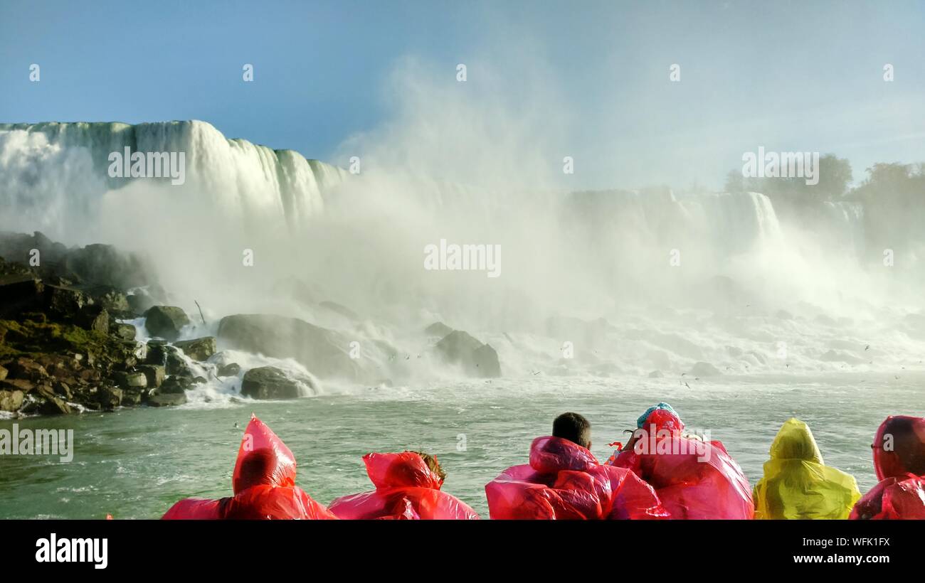 In front of niagara falls hi-res stock photography and images - Alamy
