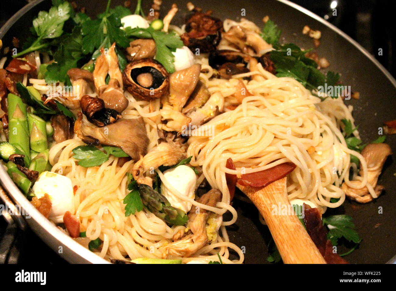 Linguini hi-res stock photography and images - Alamy
