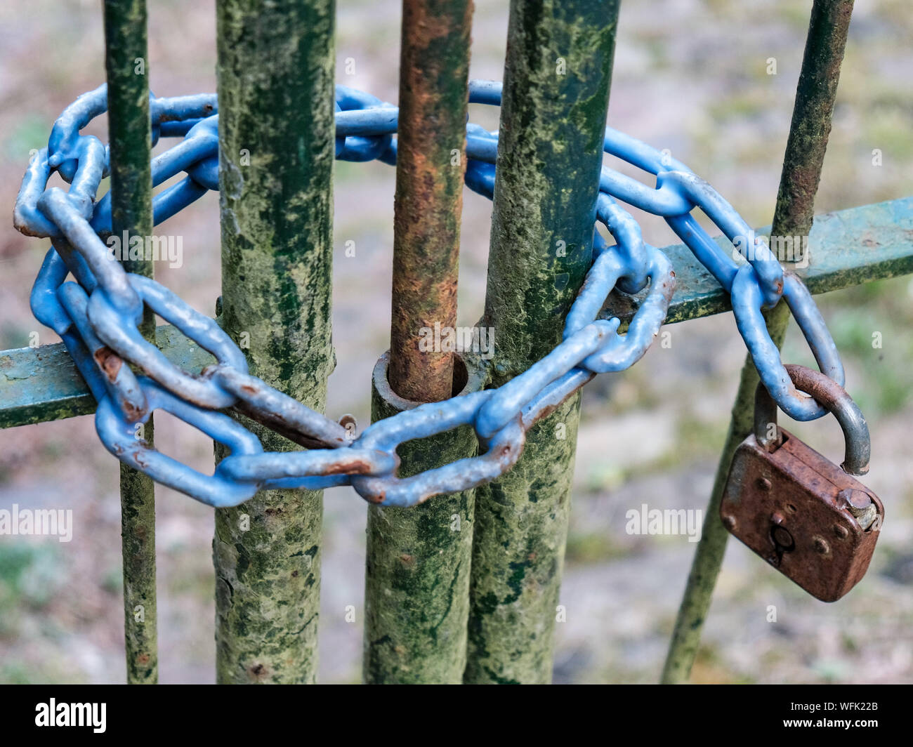 Padlock hanging gate hi-res stock photography and images - Alamy